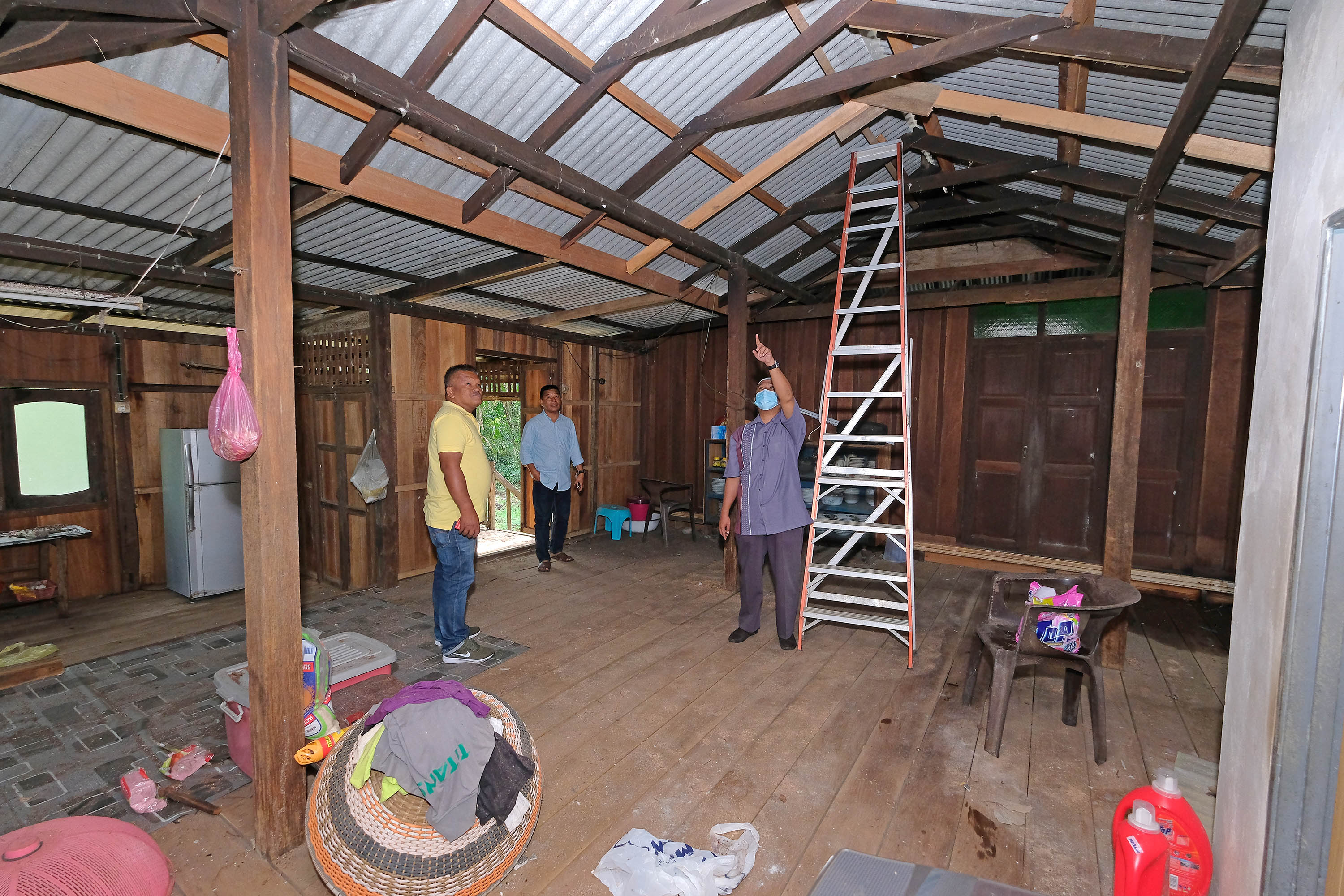 Rumah Terbakar Ketika Menjerang Air - TRDI News