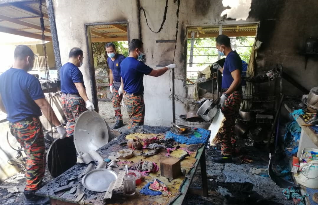 Bomba Salur Bantuan Kepada Keluarga Mangsa Kebakaran - TRDI News