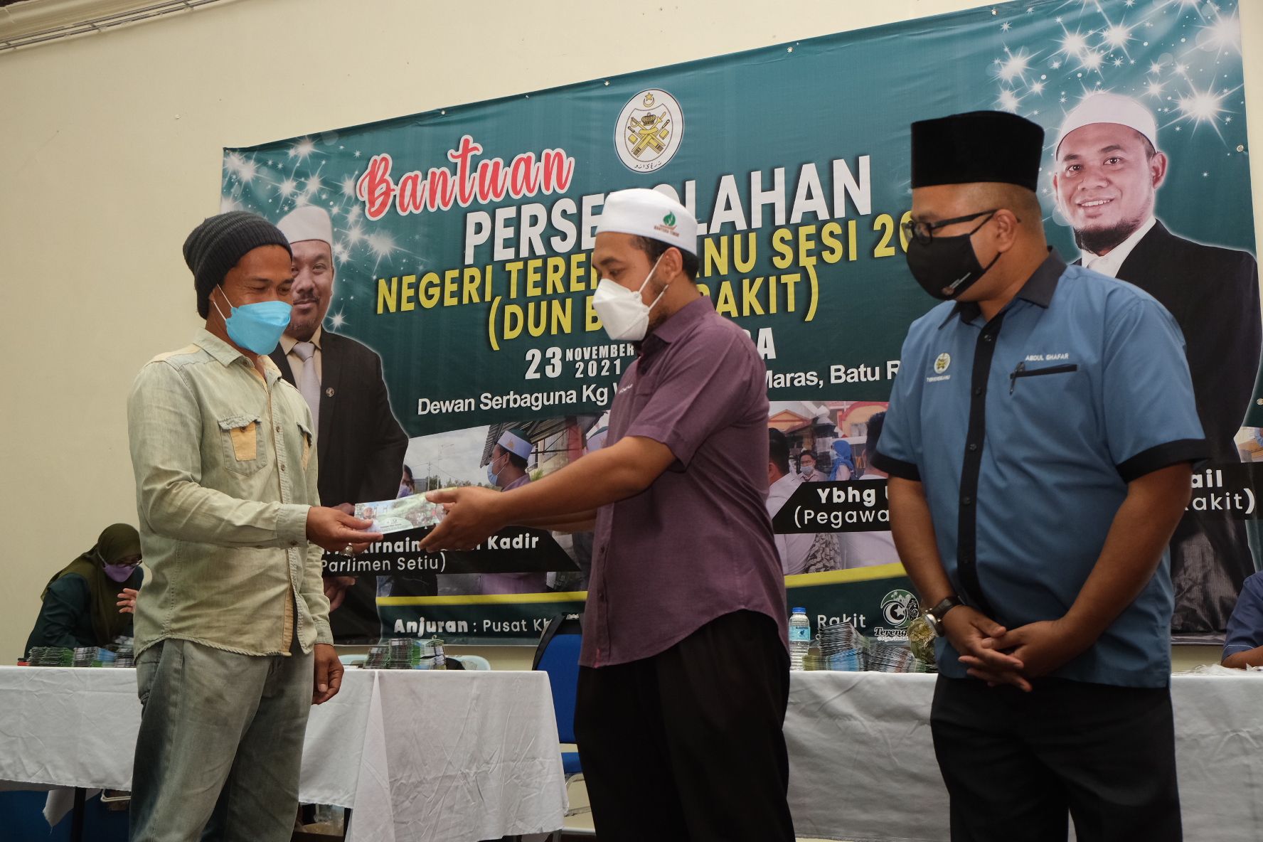 2926 Pelajar Batu Rakit Terima Bantuan Sekolah - TRDI News