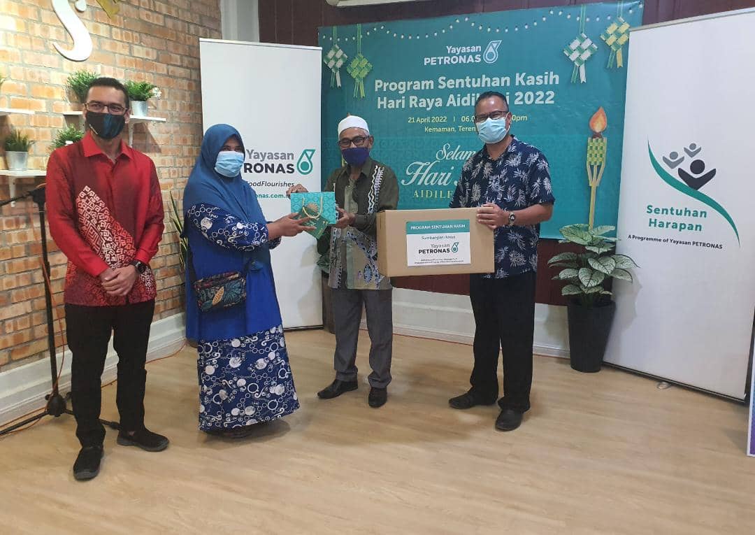 PETRONAS Sumbang Keperluan Hari Raya Kepada 1,100 Keluarga Kurang ...