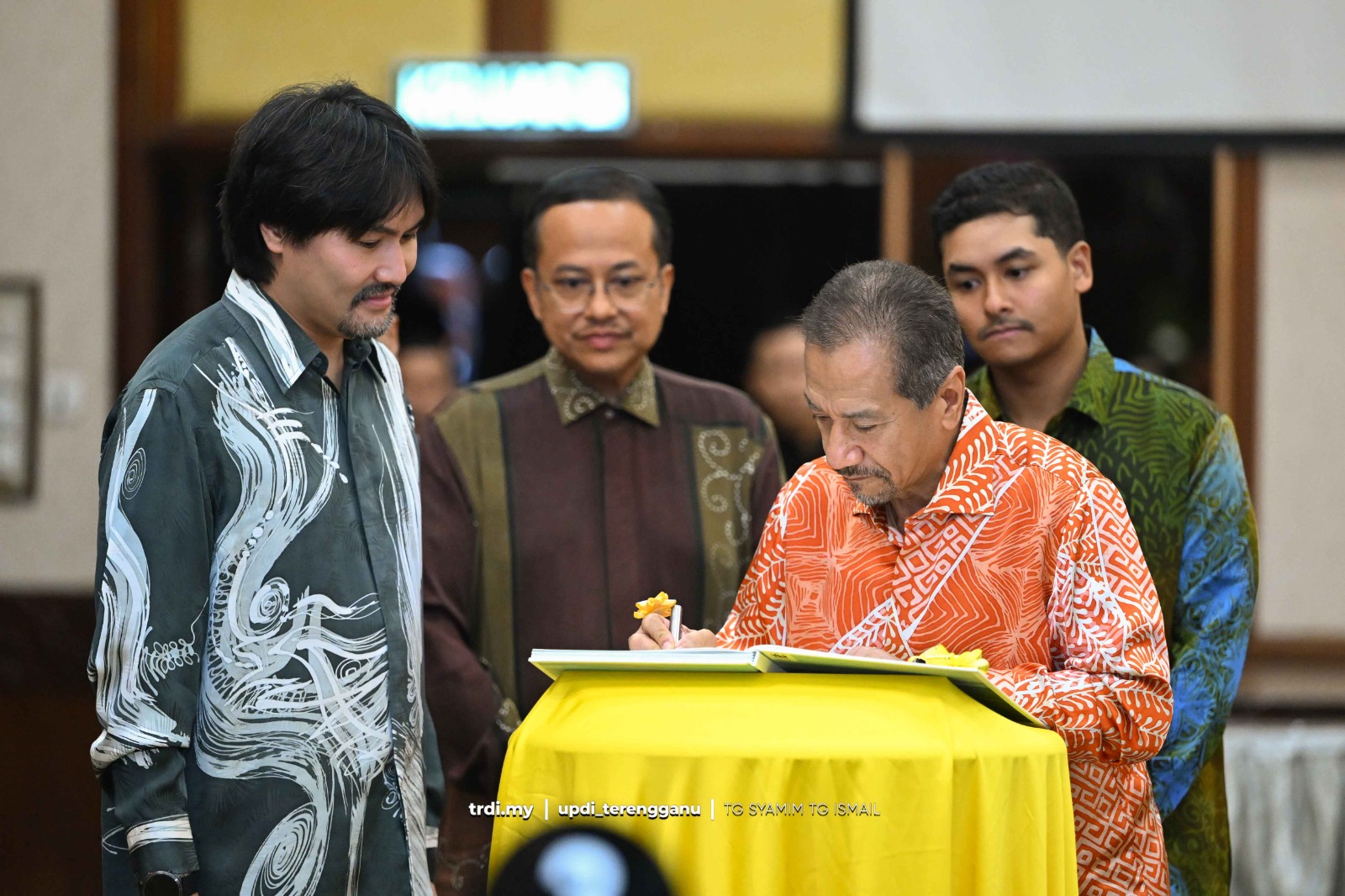 Sultan Mizan Rasmi Buku Permata Negeri Terengganu: Setiu Wetlands ...