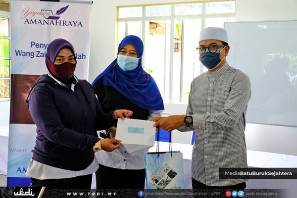 Amanah Raya Berhad Agih Zakat Kepada Asnaf - TRDI News