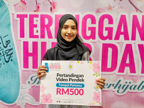 Guna Duit 'Gift' TikTok Beli Tudung Untuk Masyarakat - TRDI News