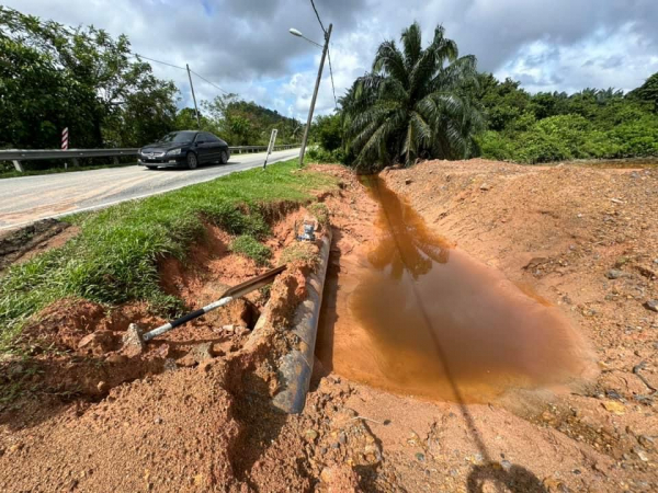 Jalan Tidak Rata Perlu Pembaikan Segera - TRDI News