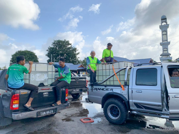 KHIDMAT Dungun Hantar Bekalan Air Bersih Ke Besut - TRDI News