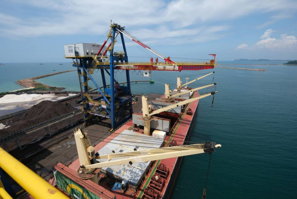 Operasi Dua Kren Baharu Tingkatkan Kecekapan Pelabuhan Kemaman - TRDI News