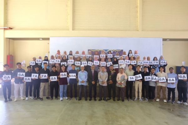 ADUN Langkap Rai 55 Pelajar Cemerlang SPM 2023 - TRDI News