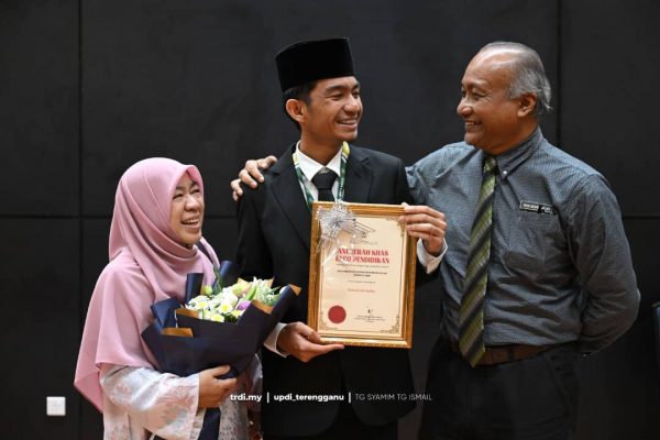Pendebat Terbaik Bahasa Arab Terima Anugerah Khas EXCO Pendidikan ...